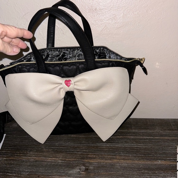 Betsey Johnson | Bags | Betsy Johnson Bow Bag Black And White Medium W Dual Handle And Shoulder ...